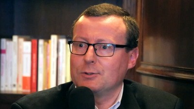 Ecouter Pierre Hillard : ça nettoie les oreilles et le cerveau ...